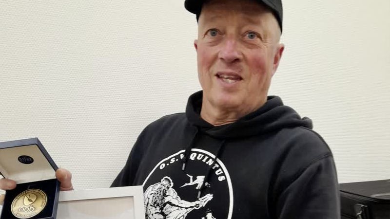 Jan Jacobs neemt met erepenning afscheid van OSV Quintus