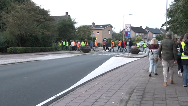 Wandeling van donker naar licht voor doorbreken taboe zelfdoding